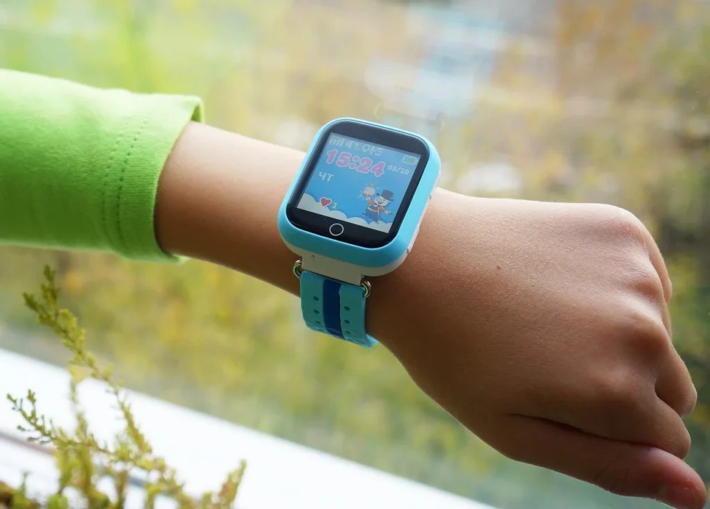 Рейтинг лучших детских smart-часов и фитнес-браслетов 2024 | ТОП 10